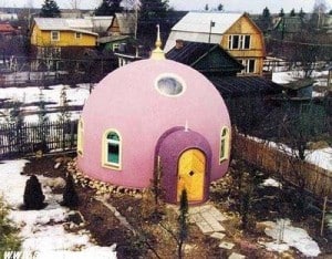 24 Weird and Funny Houses