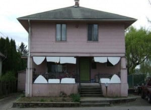 24 Weird and Funny Houses