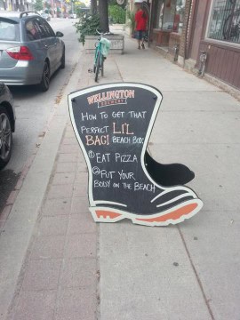 20 Funny Sidewalk Signs
