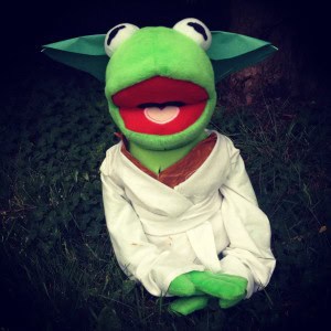 Kermit the Frog Dresses Up as Classic Movie Characters (8 Pics)