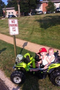 20 People Having Fun With Signs