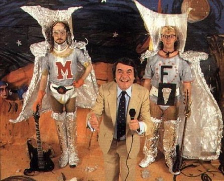 21 Extremely Awkward Band and Musician Photos