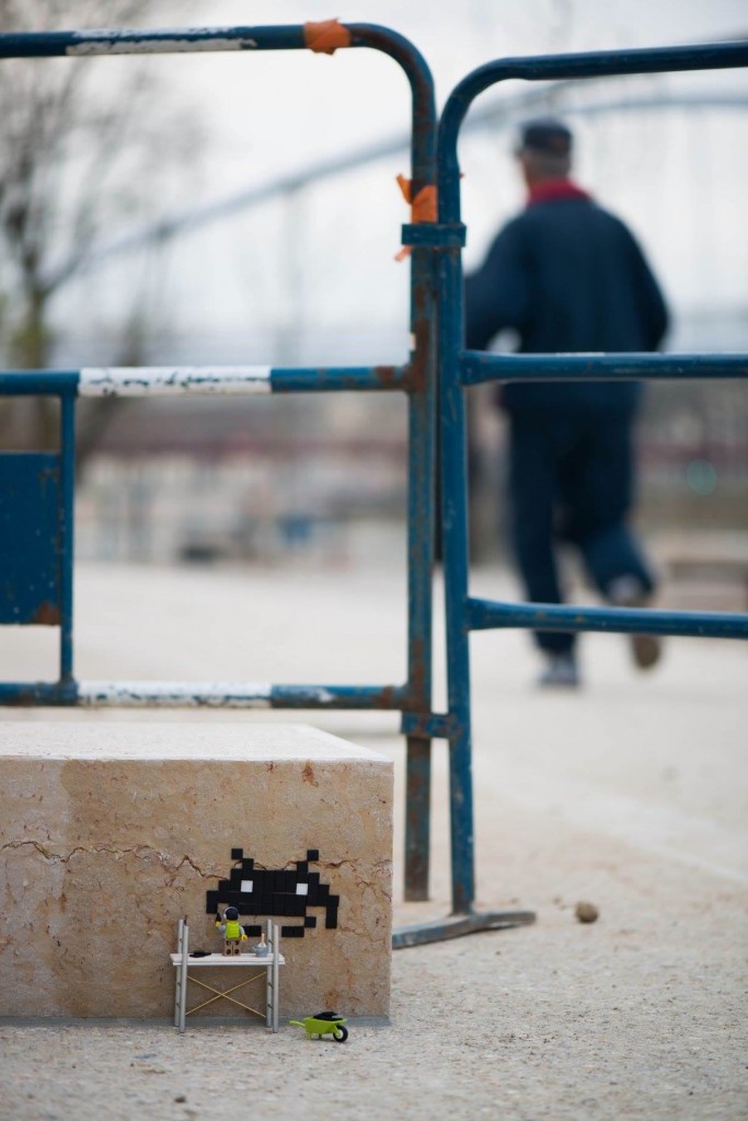 Photographer Creates Clever Miniature LEGO Scenes (21 Pics)