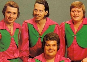 21 Extremely Awkward Band and Musician Photos