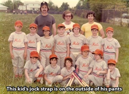 20 Funny and Awkward Group Photos