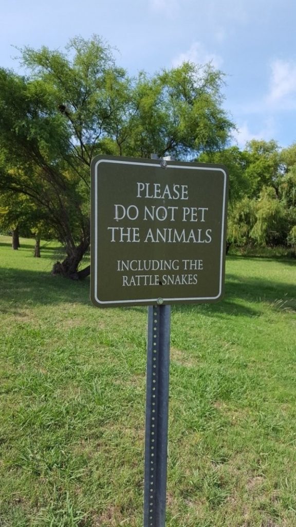 30 Weird And Poorly Designed Signs