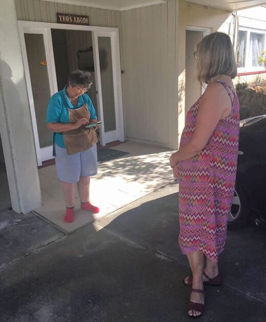 Great Neighbors Showing Off Their Great Neighbors (50 Wholesome Pics)
