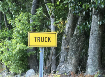 These Poorly Designed Signs Are More Confusing Than Helpful (25 Pics)