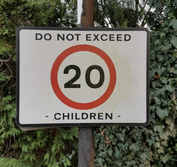 These Poorly Designed Signs Are More Confusing Than Helpful (25 Pics)