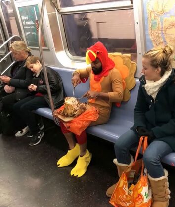 35 Funniest And Weirdest Things Ever Spotted On The Subway As Shared By ...