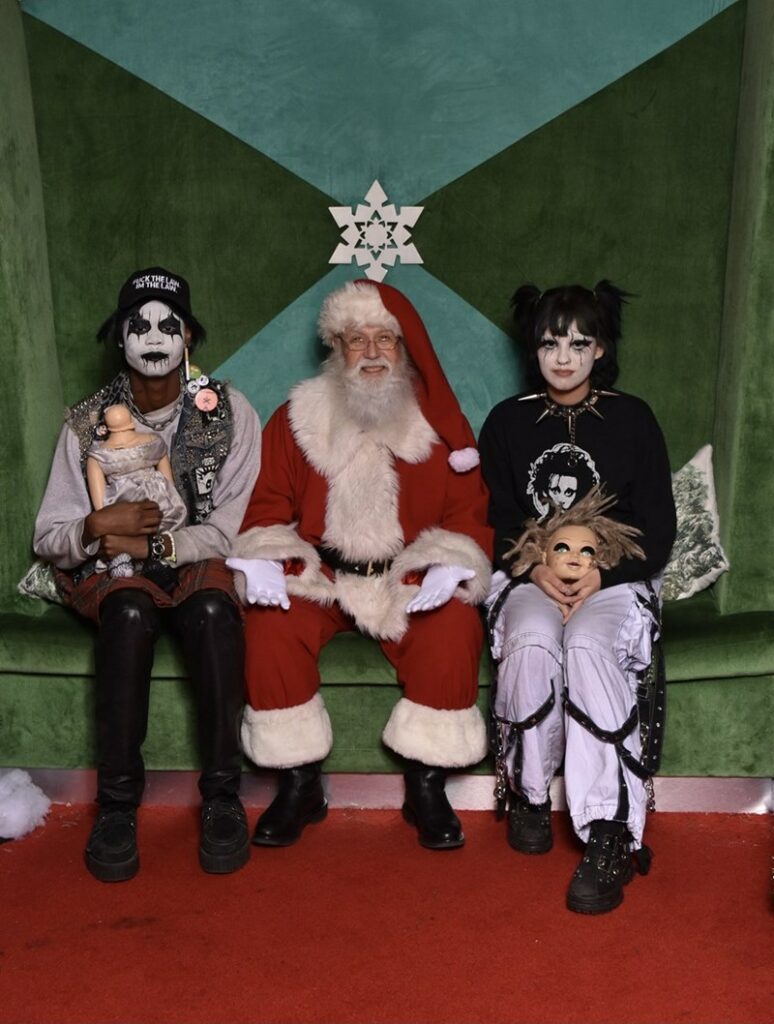 Goths & Metalheads Who Saved Their Cheer For Santa (24 Pics)