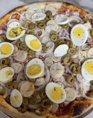 Twitter Account Shares Pizzas That Look, Well, Pretty Messed Up (23 Pics)