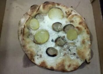 Twitter Account Shares Pizzas That Look, Well, Pretty Messed Up (23 Pics)