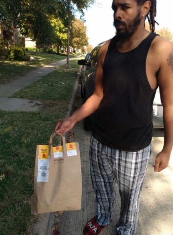 People Are Sharing Funny "Proof Of Delivery" Photos Their Drivers Took ...