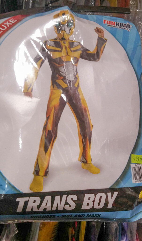 35 Unintentionally Funny Knock-Off Halloween Costumes That Are Better ...