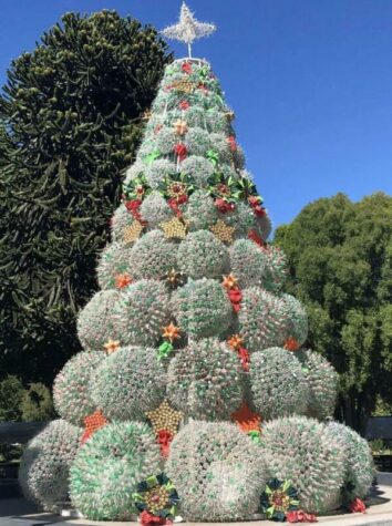50 Fancy Christmas Trees That Would Even Make A Mall Santa Do A Double Take