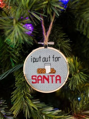 Add Some Cheer To Your Holiday Decor With These Funny Christmas Tree ...