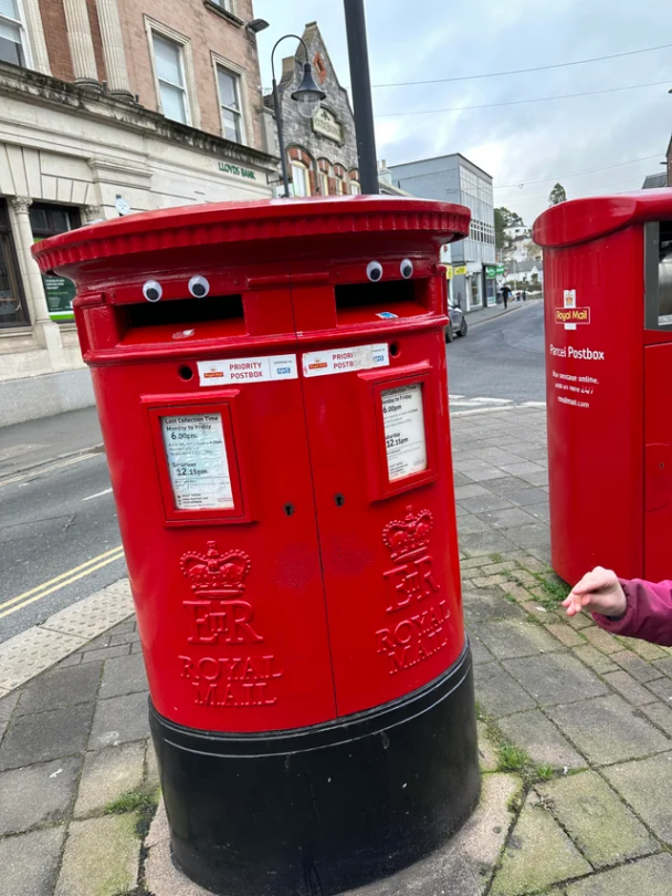 "Eyebombing" — 40 Hilarious Times People Brought Random Objects To Life ...