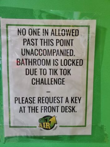 25 Hilariously Trashy Signs That Should Never Have Needed To Be Put Up ...