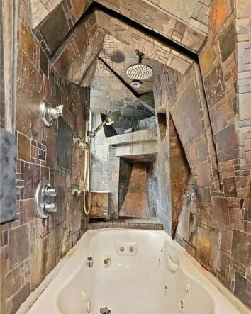 30 Bizarre Designs Shared By "What The Crazy House" On Instagram