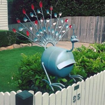 30 Bizarre Designs Shared By "What The Crazy House" On Instagram
