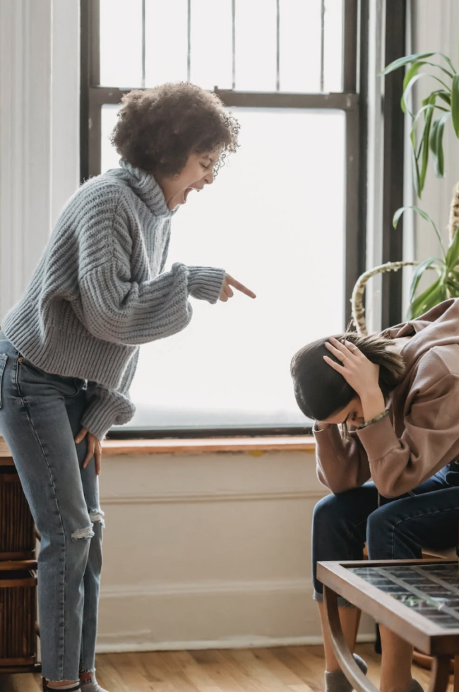 'I Saw You Help That Girl!' — Manager Gets Chewed Out By A Karen At A ...
