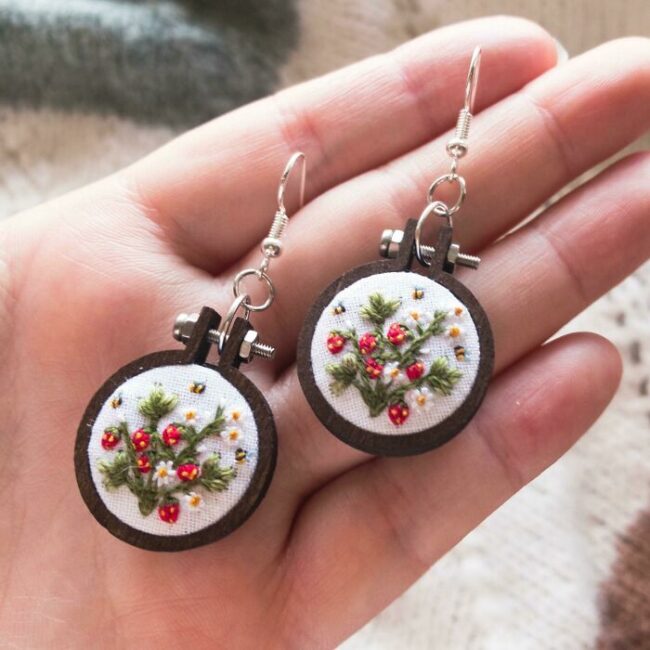 40 Inspiring, Interesting, And Cool Embroidery Designs Master ...