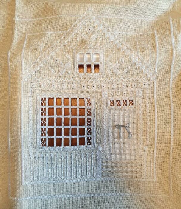 40 Inspiring, Interesting, And Cool Embroidery Designs Master ...