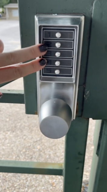 Tenant Gets New Gate Code From Manager Then Reveals This Is A Code ...