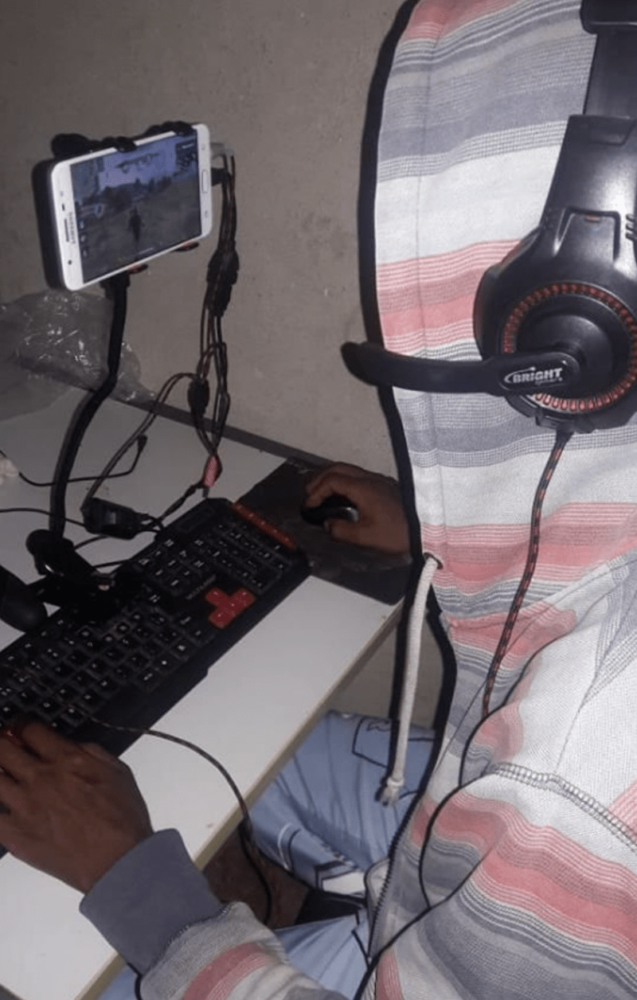 "You Need To Touch Some Grass" — 20+ Cursed Gamer Setup Memes From The ...