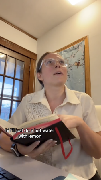 Server Has Hot Take PSA For Customers Who Come Into Restaurants With Just A Book