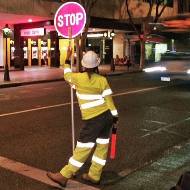 40 Funniest Times People Have Been Caught Standing Awkwardly In Public