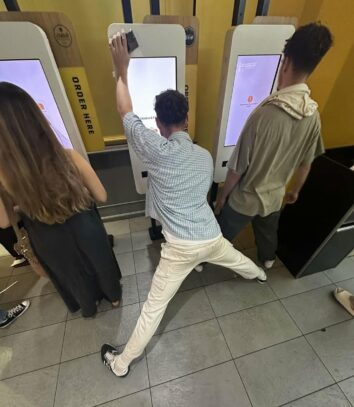 40 Funniest Times People Have Been Caught Standing Awkwardly In Public