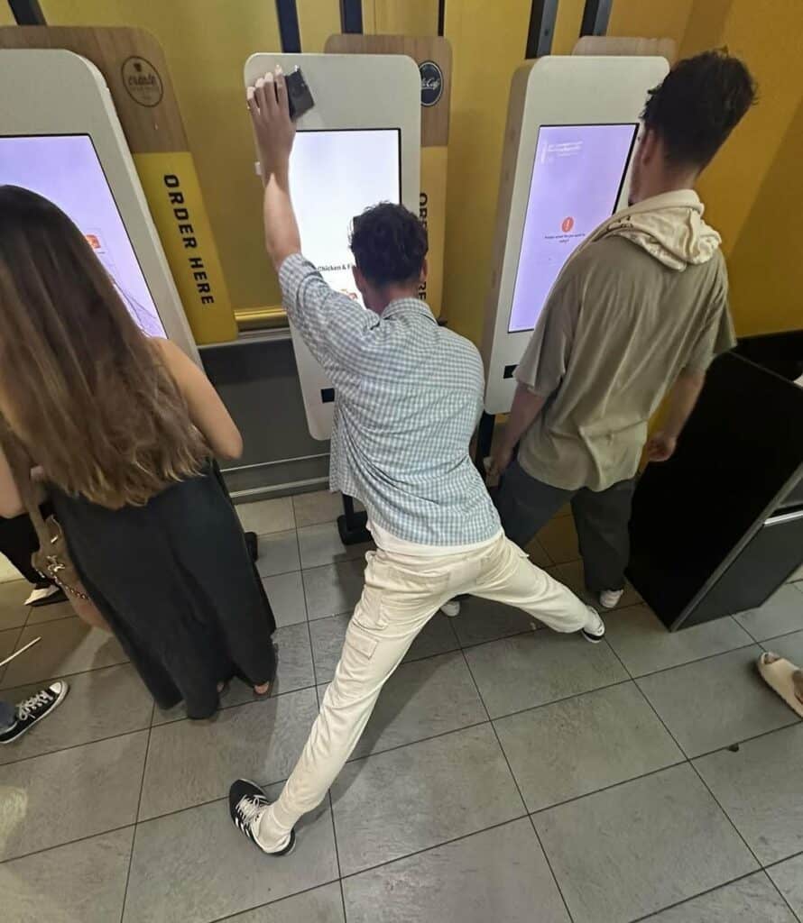 40 Funniest Times People Have Been Caught Standing Awkwardly In Public