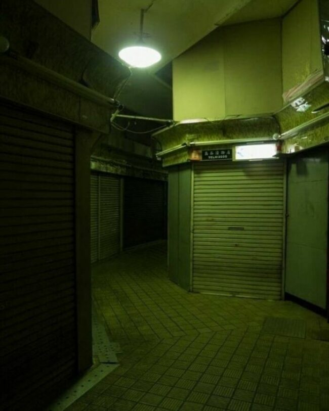 40 Weirdly Unsettling “Liminal Space” Pictures That'll Give You Anxiety ...