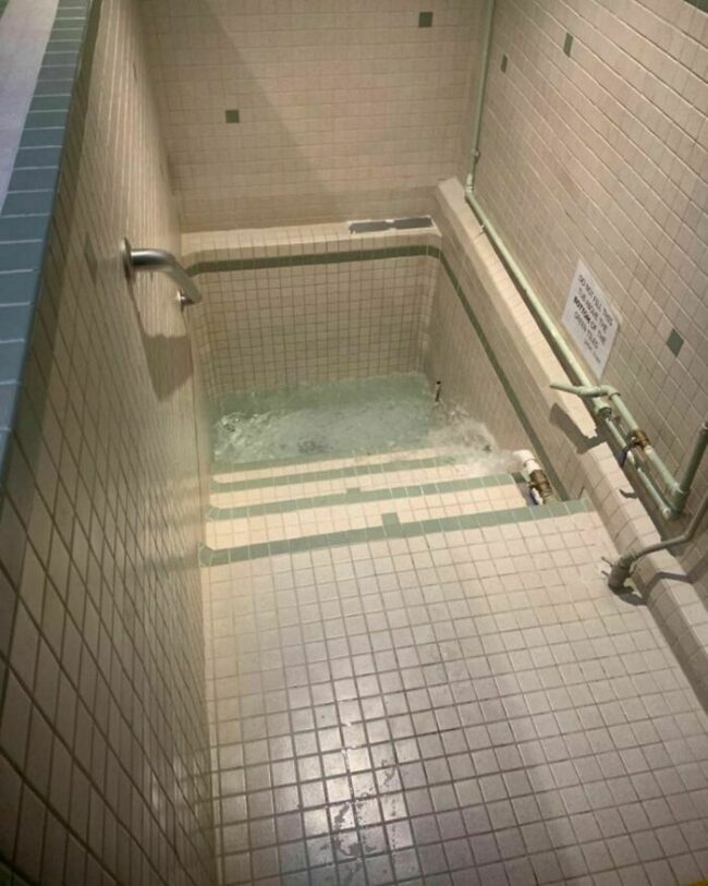 40 Weirdly Unsettling “Liminal Space” Pictures That'll Give You Anxiety ...