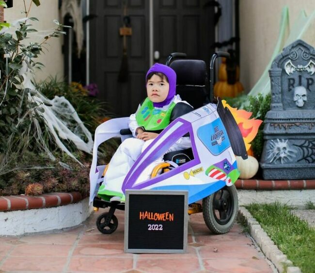 50 Inspiring Halloween Enthusiasts Who Use Their Disabilities To Pull ...
