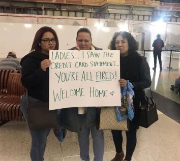 40 Funny Airport Pickup Signs That Made For An Unforgettable Welcome