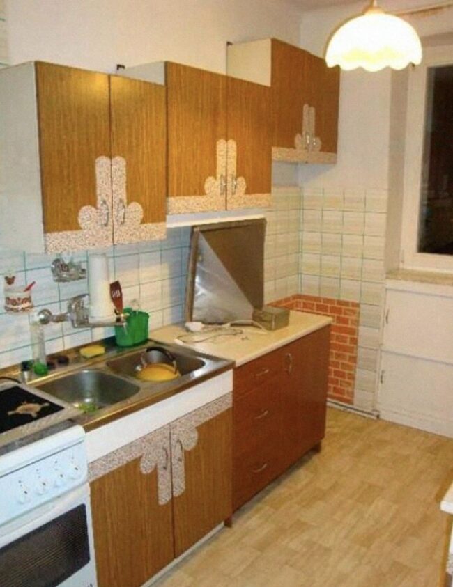 25 Hilariously Bad Kitchen Layouts That Are Ever Interior Designer's ...