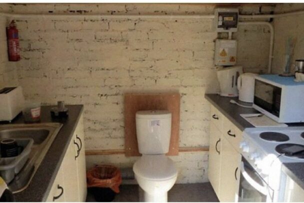 25 Hilariously Bad Kitchen Layouts That Are Ever Interior Designer's ...