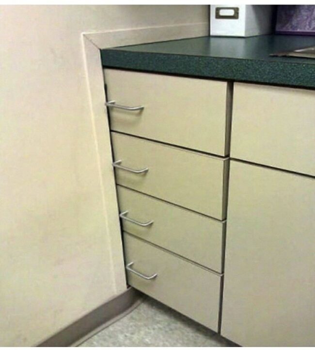 25 Hilariously Bad Kitchen Layouts That Are Ever Interior Designer's ...