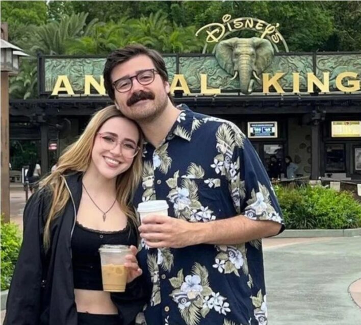 45 Hilariously Suggestive Pictures People Definitely Did On Purpose