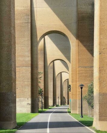 40 Creepy 'Liminal Spaces' That'll Give You Anxiety Just Looking At Them