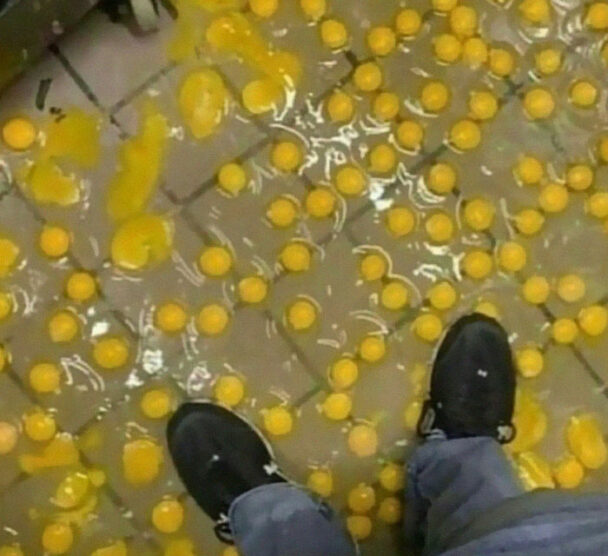 42 Chaotic Food Pictures Absolutely Bursting With Hilarious Chaos Energy