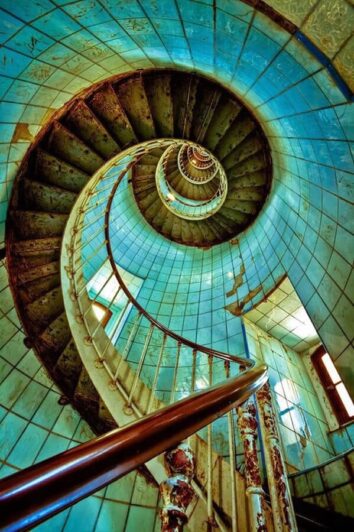40 Incredible Photos Exploring Weird Abandoned Places Around The World