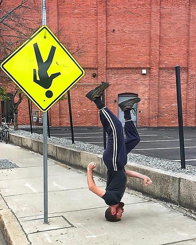 50 Funny And Weird Pictures Posted With No Context Making Them Even ...