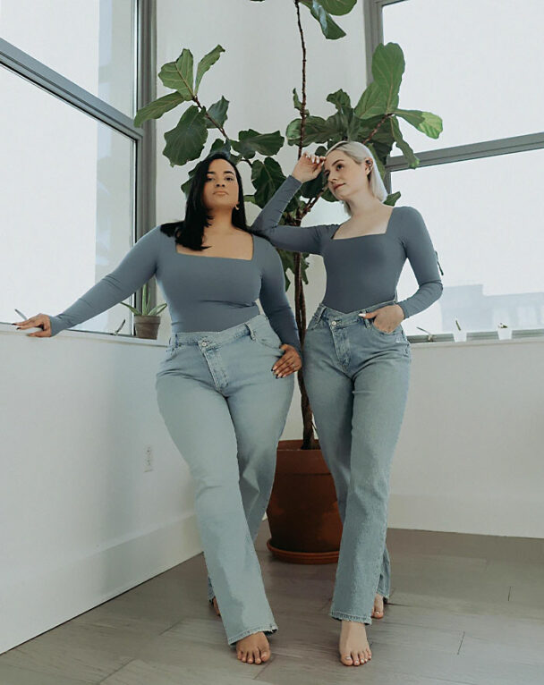Two Friends Wear The Same Outfits In Wholesome Photo Series Proving ...