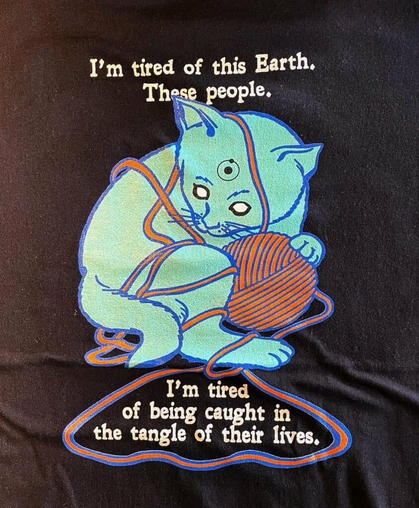 40 Chaotic Shirts That Say More About Them Than Just The Words