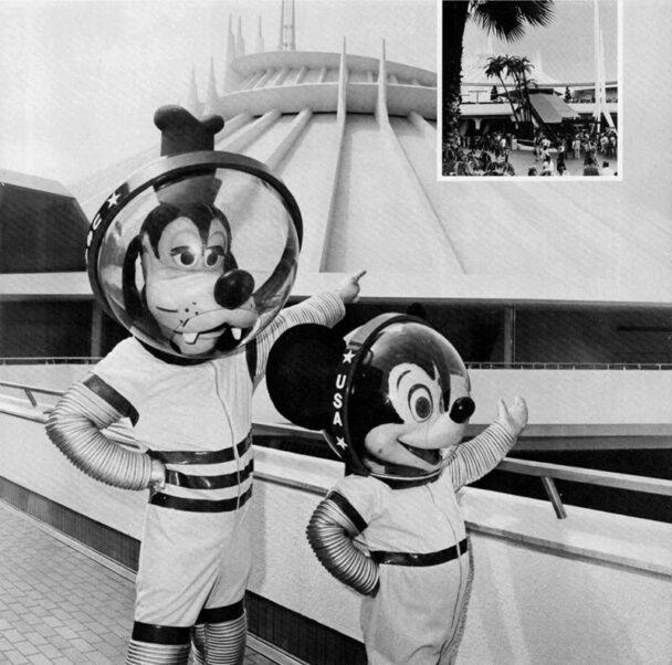 35 Nostalgic Disney Pictures From Disney Parks In Their Heyday