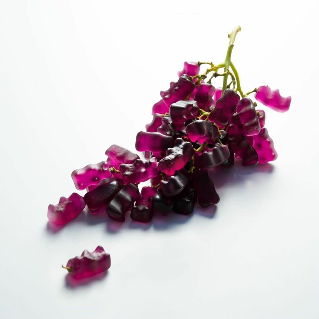 40 Amazing Art Pieces Created With Food, Clothes, And Other Everyday ...